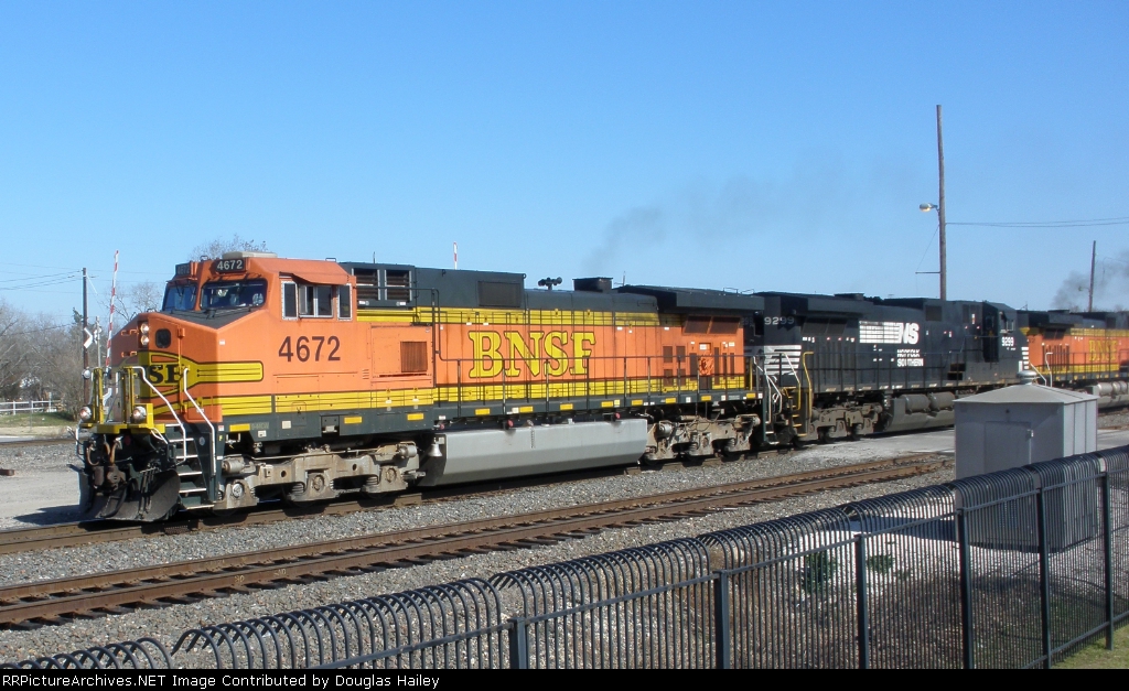 BNSF 4672